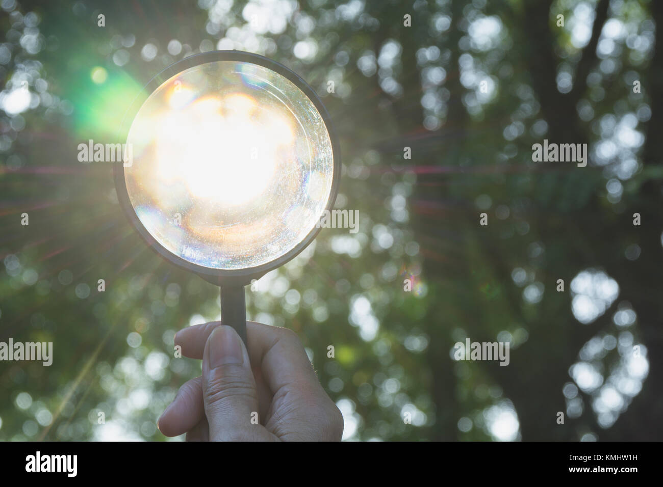 Man holding magnifying glass hi-res stock photography and images - Alamy