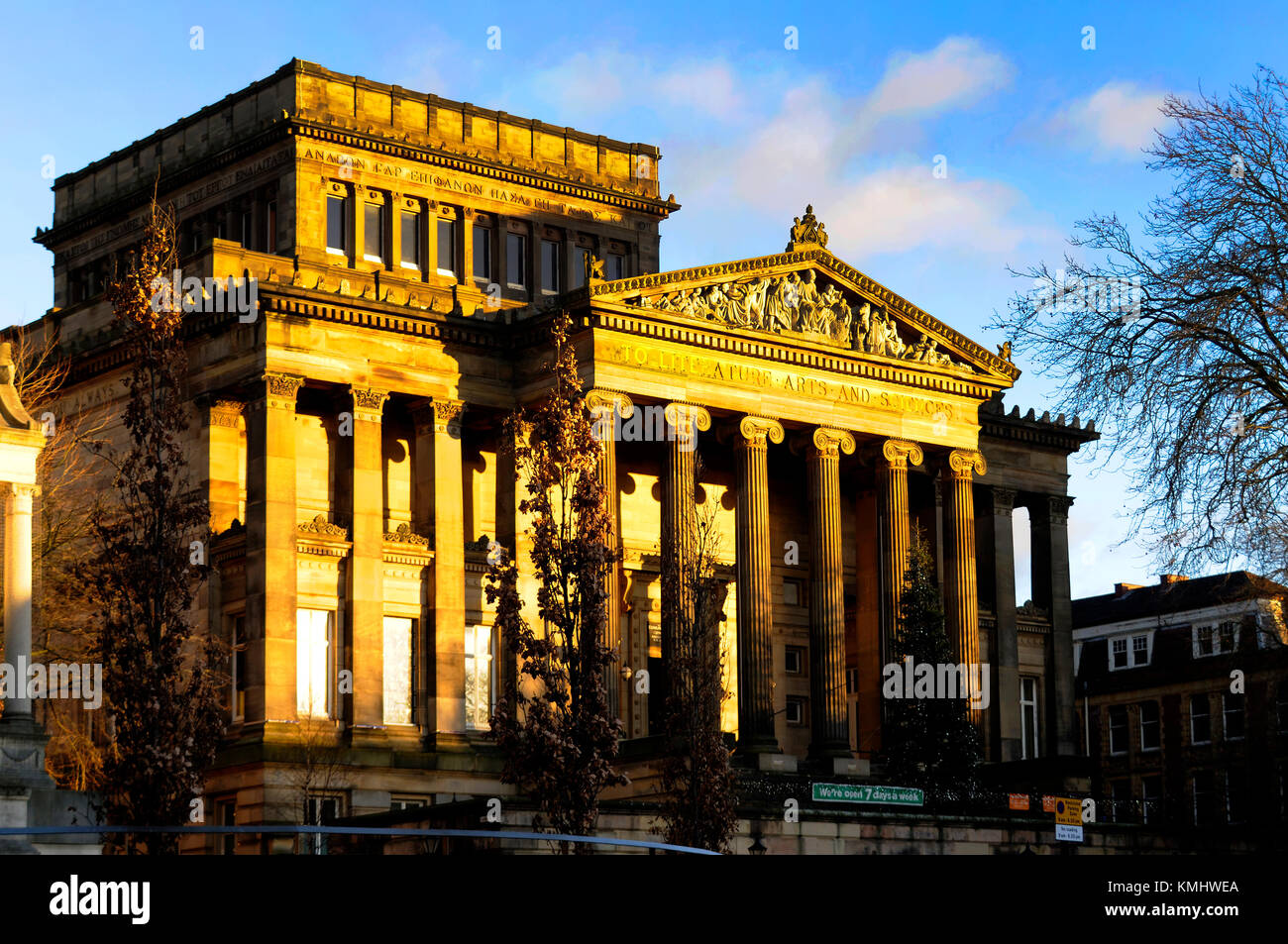 Harris museum and library hi-res stock photography and images - Alamy