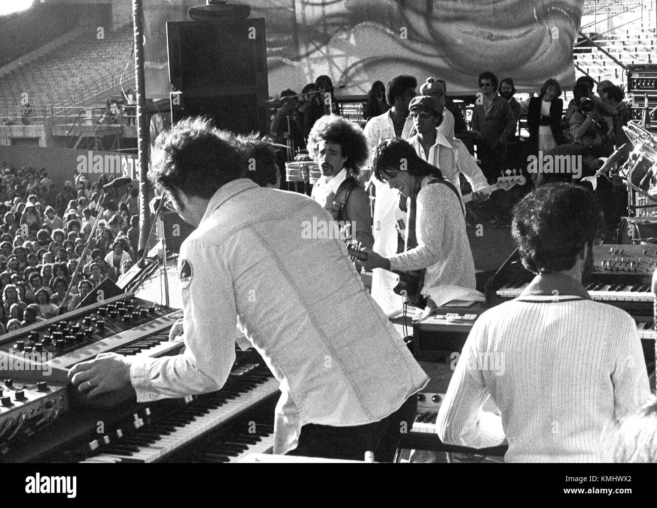 OAKLAND, CA - JUNE 5: Jeff Beck and Neal Schon at Day On The Green 1976 ...