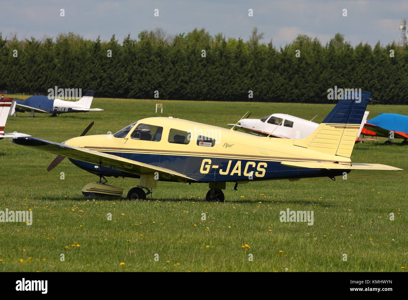 Single engine passenger plane hi-res stock photography and images - Alamy