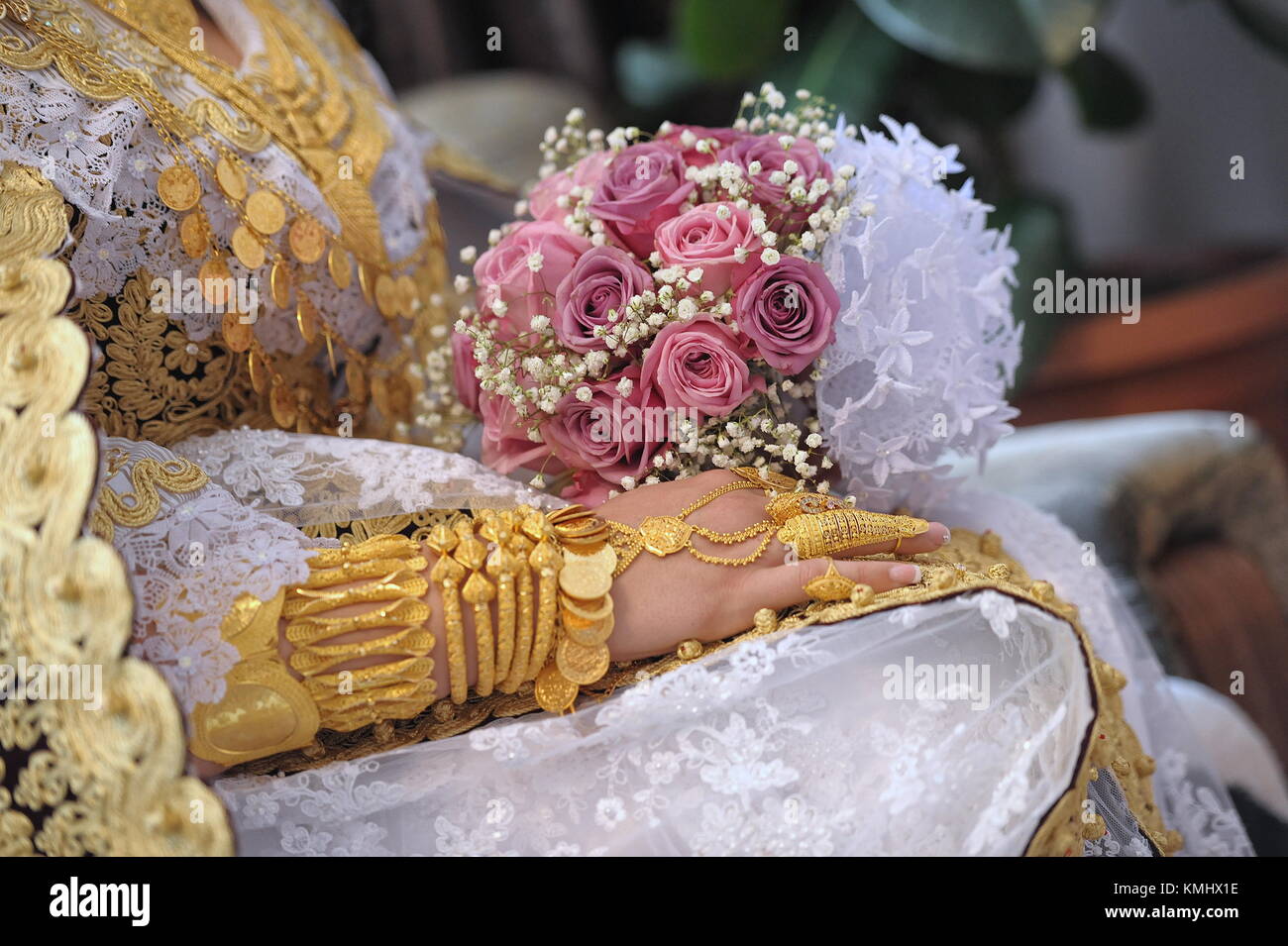 Muslim wedding roses and hi-res stock photography and images - Alamy