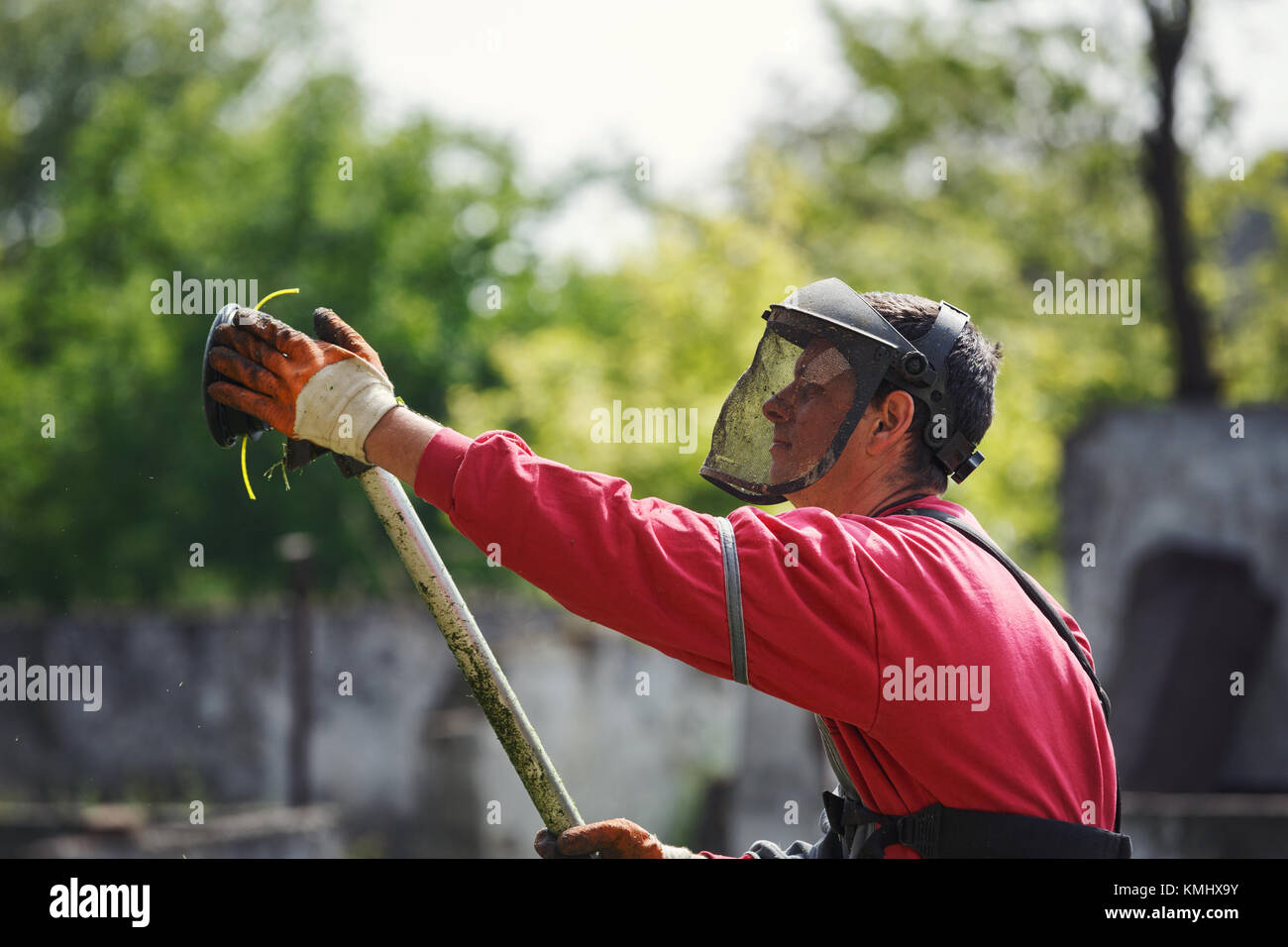 Worker repair hi-res stock photography and images - Alamy