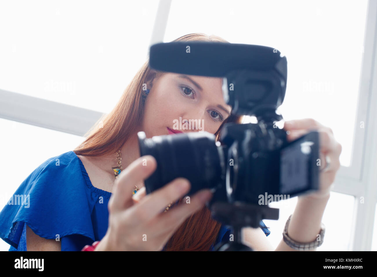 Camera video woman hi-res stock photography and images - Alamy