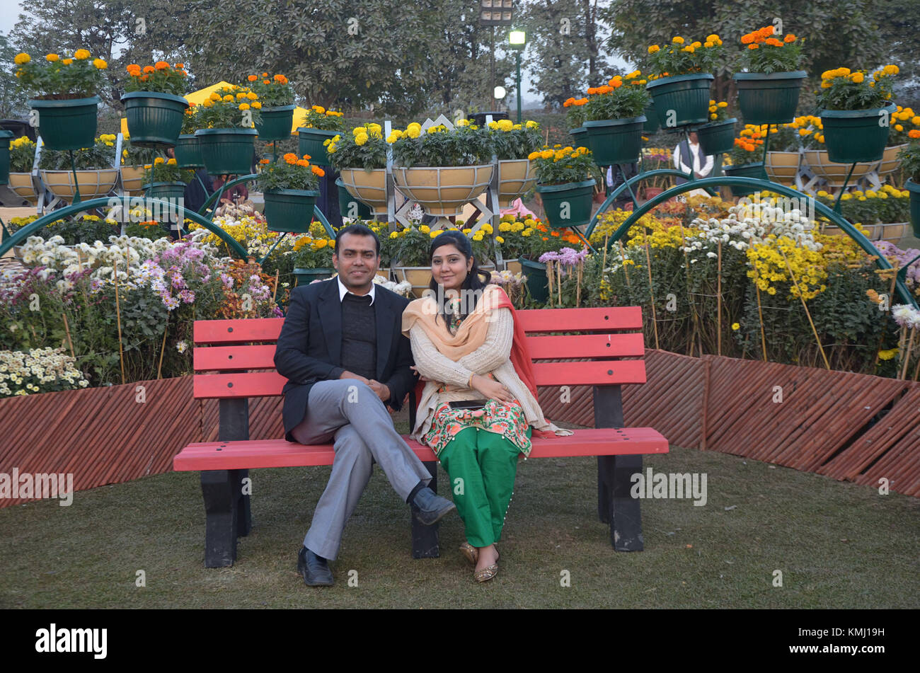 Lahore, Pakistan. 08th Dec, 2017. Pakistani people keenly take interest ...