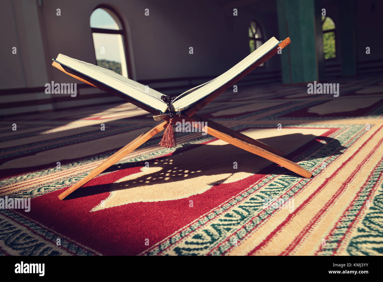 Quran in the mosque - open for prayers Stock Photo - Alamy