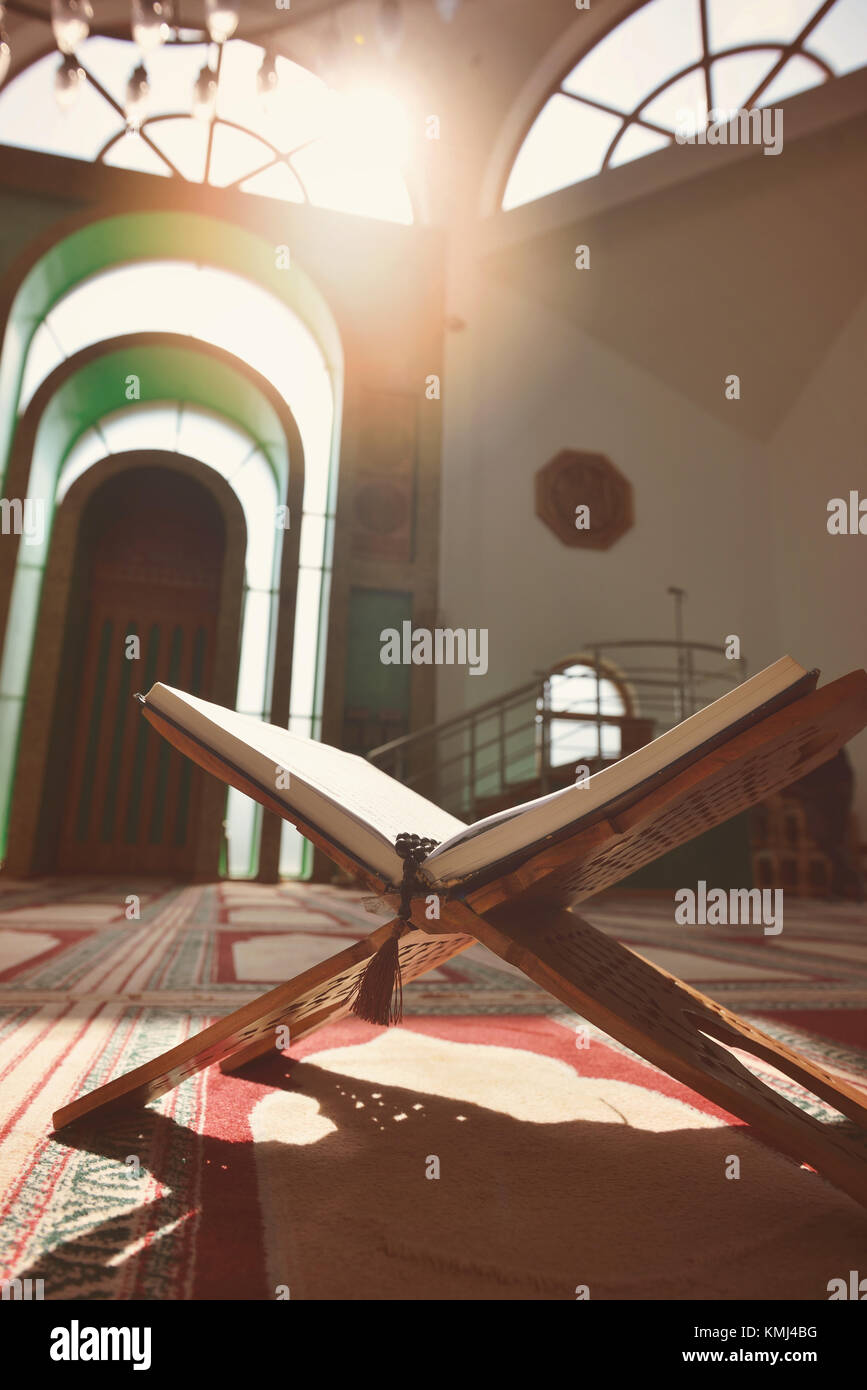 Quran in the mosque - open for prayers Stock Photo - Alamy