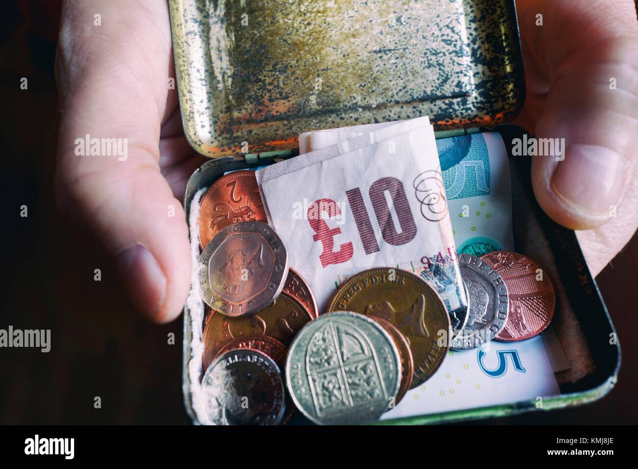 Hands Holding Money Pound Stock Photos & Hands Holding Money Pound ...