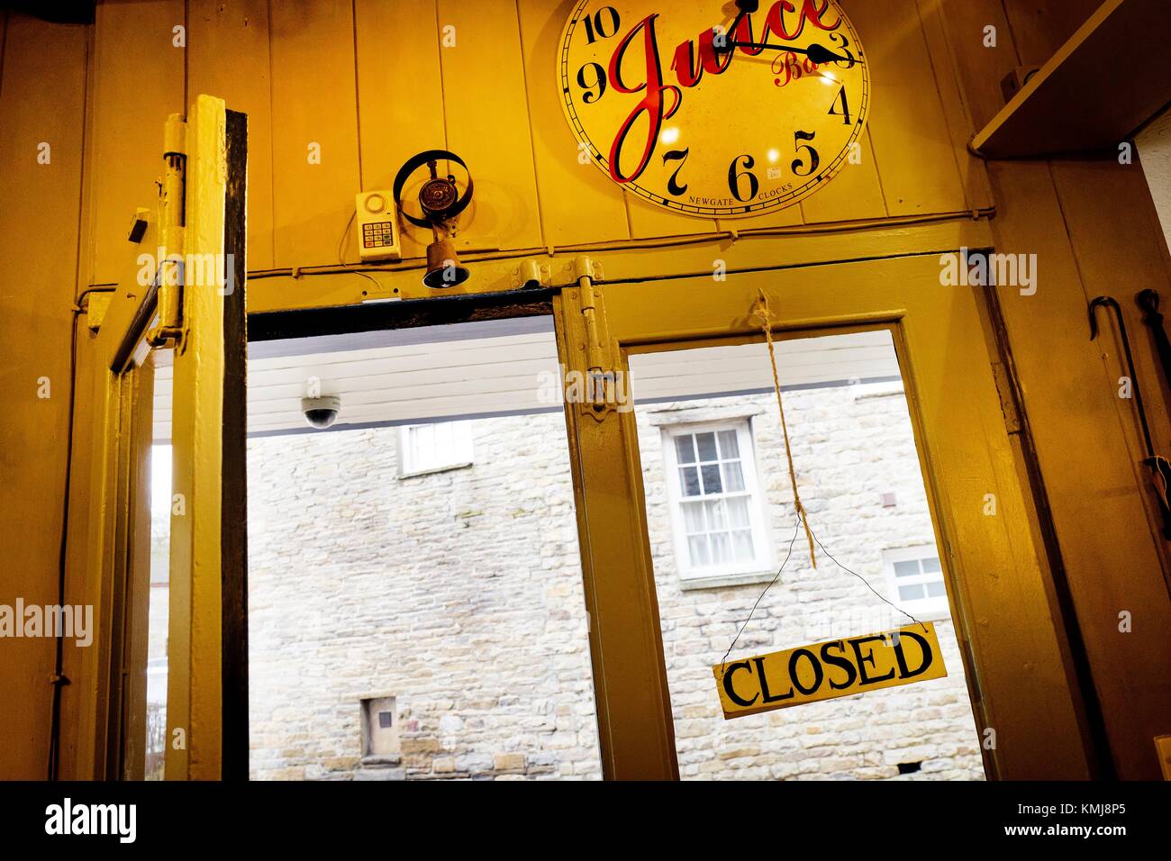 Open clock hi-res stock photography and images - Alamy