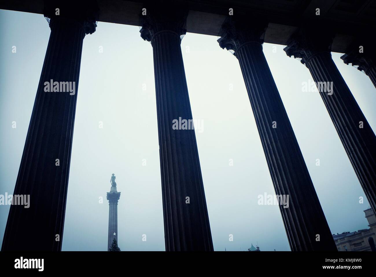 London museum portico columns hi-res stock photography and images - Alamy