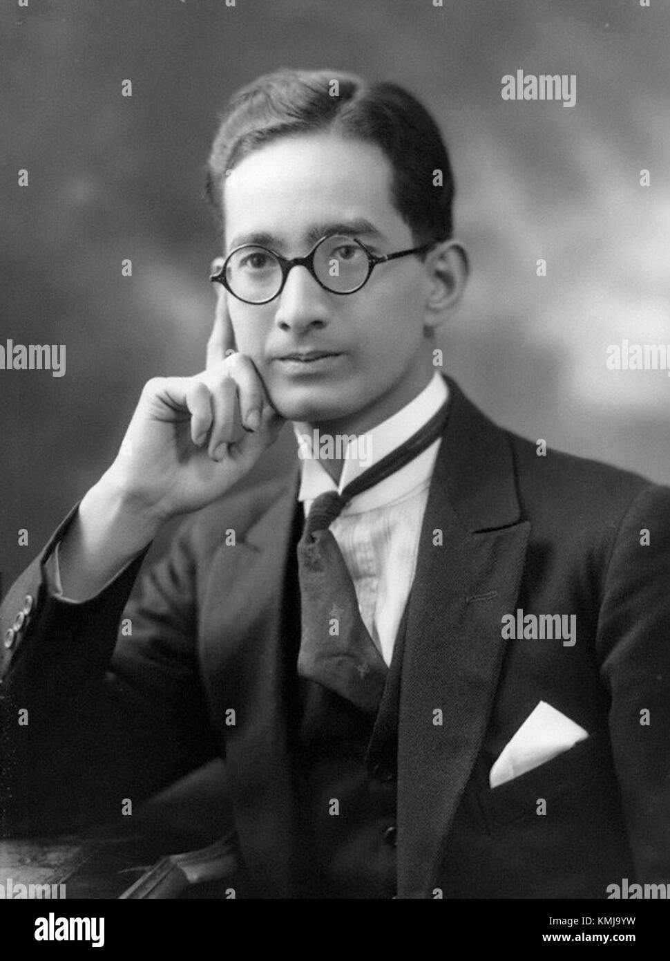 Burmese prince hi-res stock photography and images - Alamy