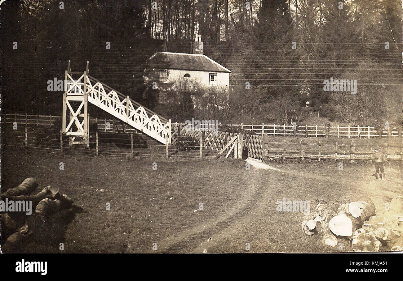 Woodcroft halt railway station hi-res stock photography and images - Alamy