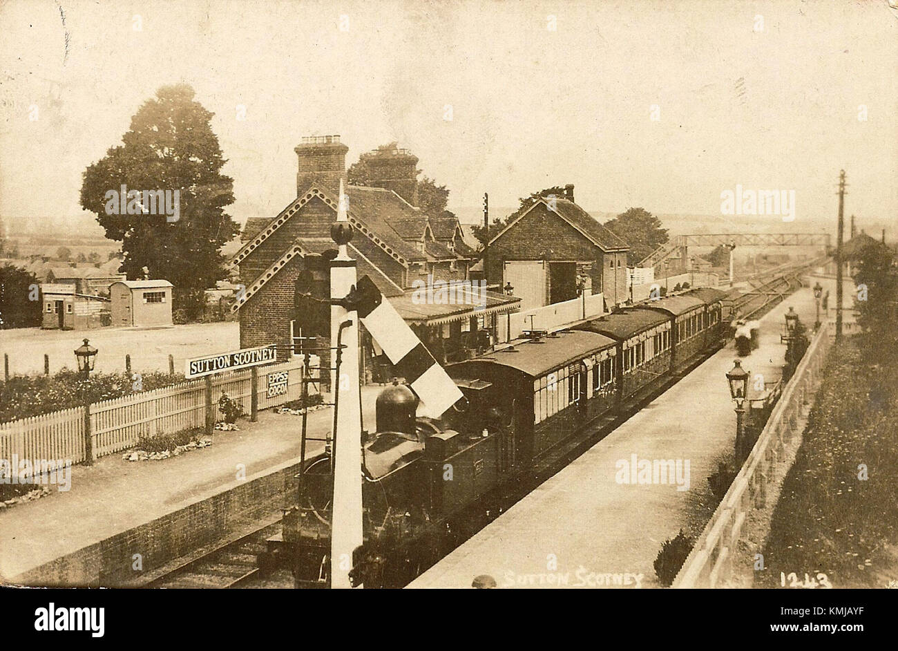 Sutton railway station hi-res stock photography and images - Alamy