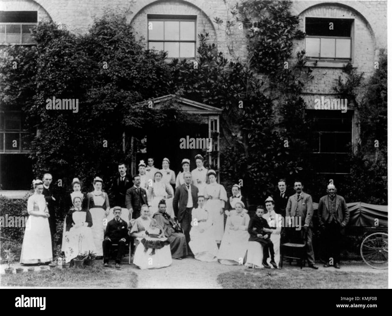 This uncropped portrait of Frederick Caesar Linfield captures the ...