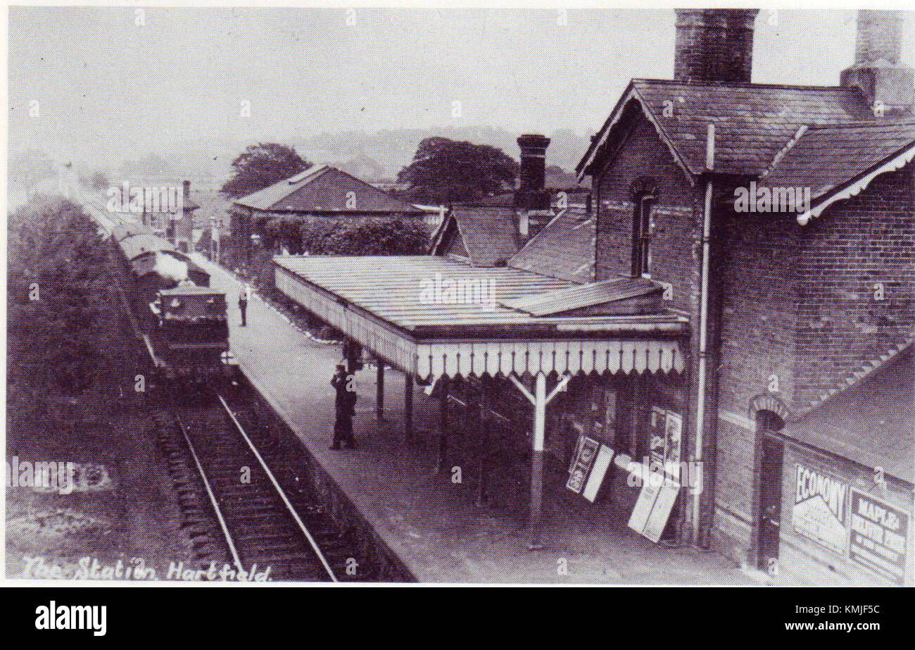 Hartfield railway hi-res stock photography and images - Alamy