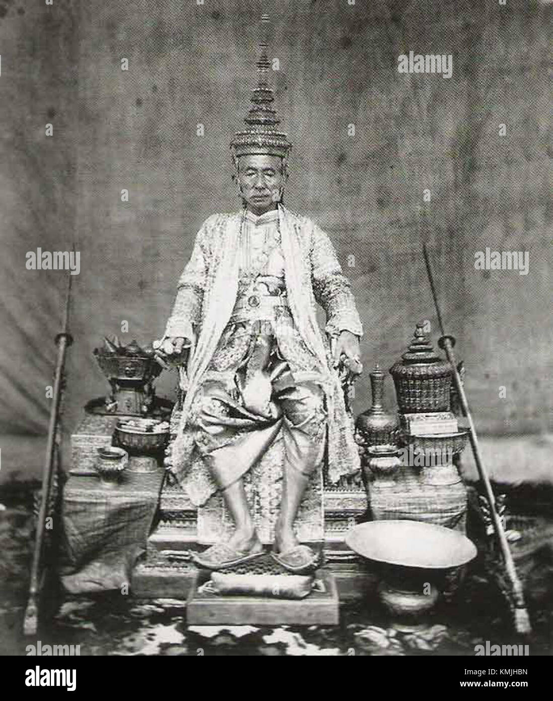 Full regalia hi-res stock photography and images - Alamy