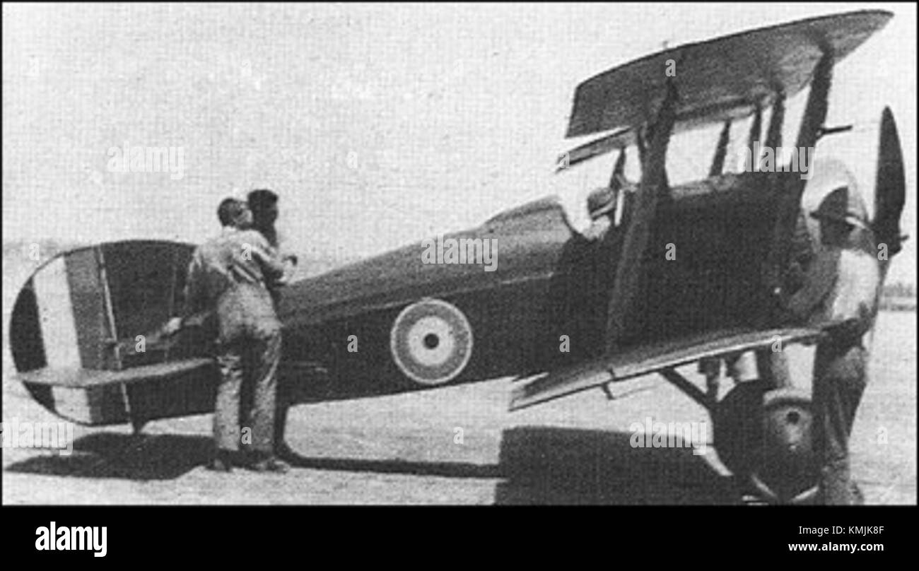 Side view of the Vickers F.B.19, a British World War I bomber aircraft, showing its design and ...