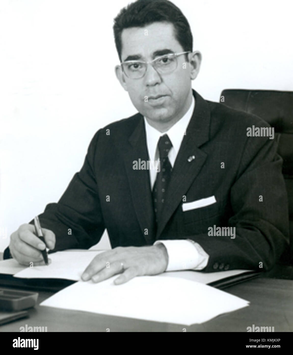 Mansour-Moalla Jeune is a name that might refer to an individual or ...