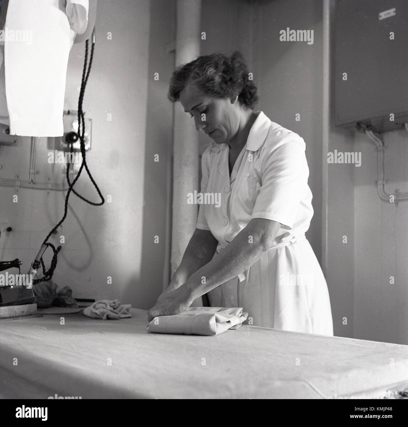 Woman ironing 1950's hi-res stock photography and images - Alamy