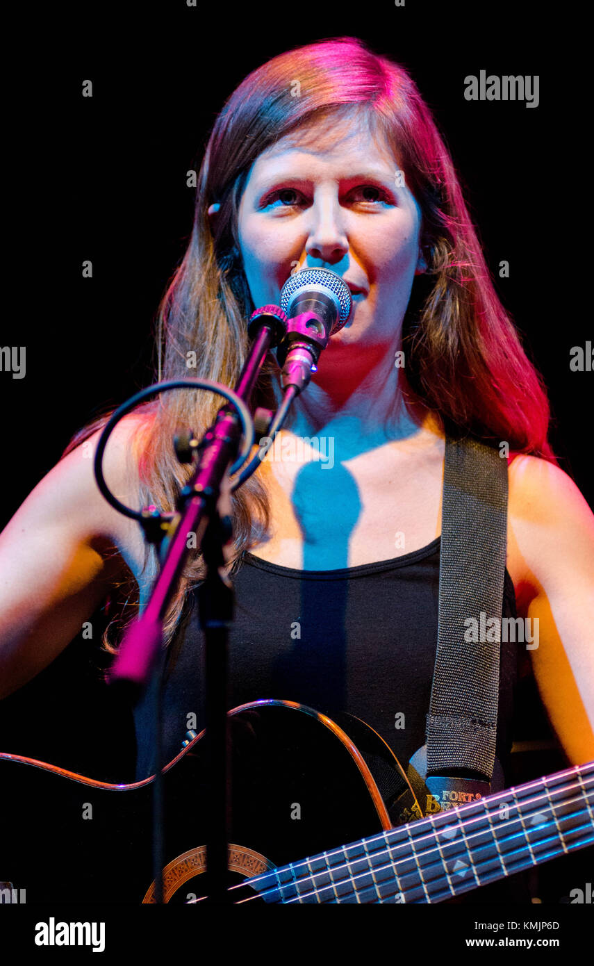 Liz jones singer hi-res stock photography and images - Alamy