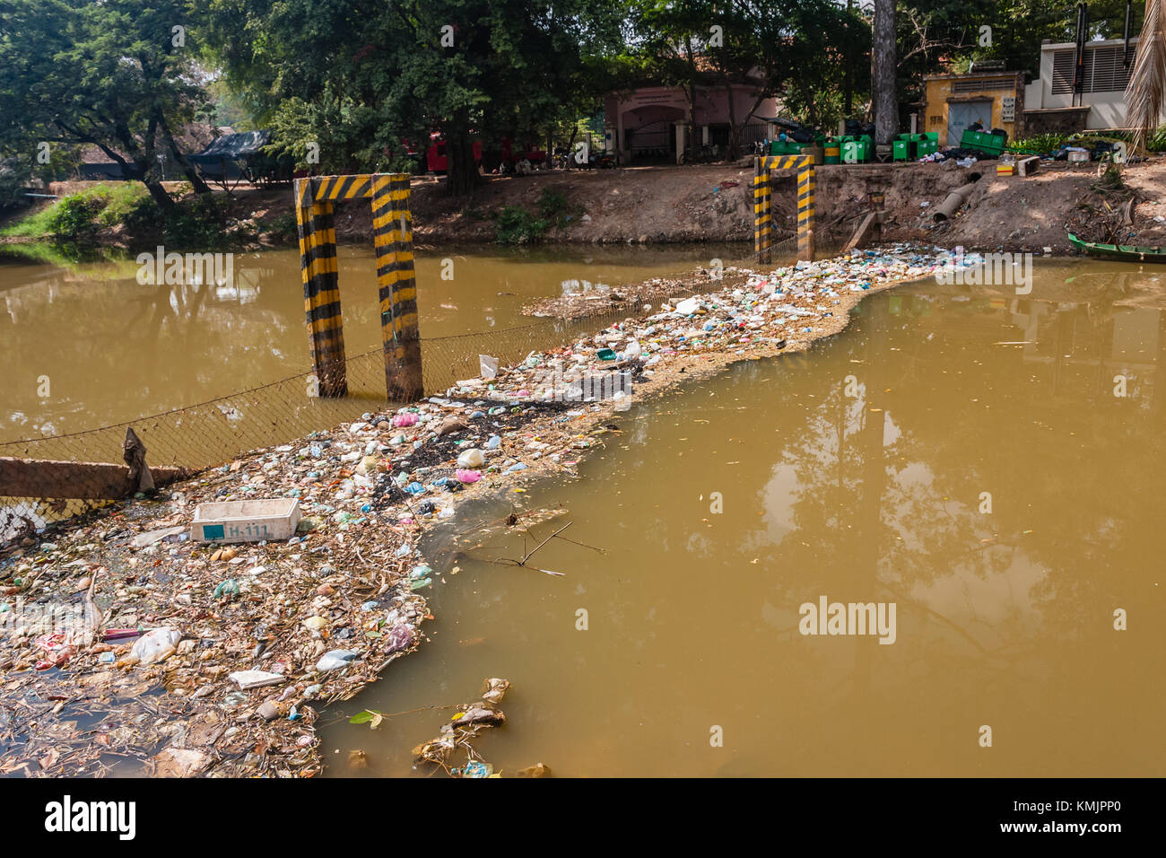 The extreme pollution of the Siem Reap River Stock Photo: 167599432 - Alamy