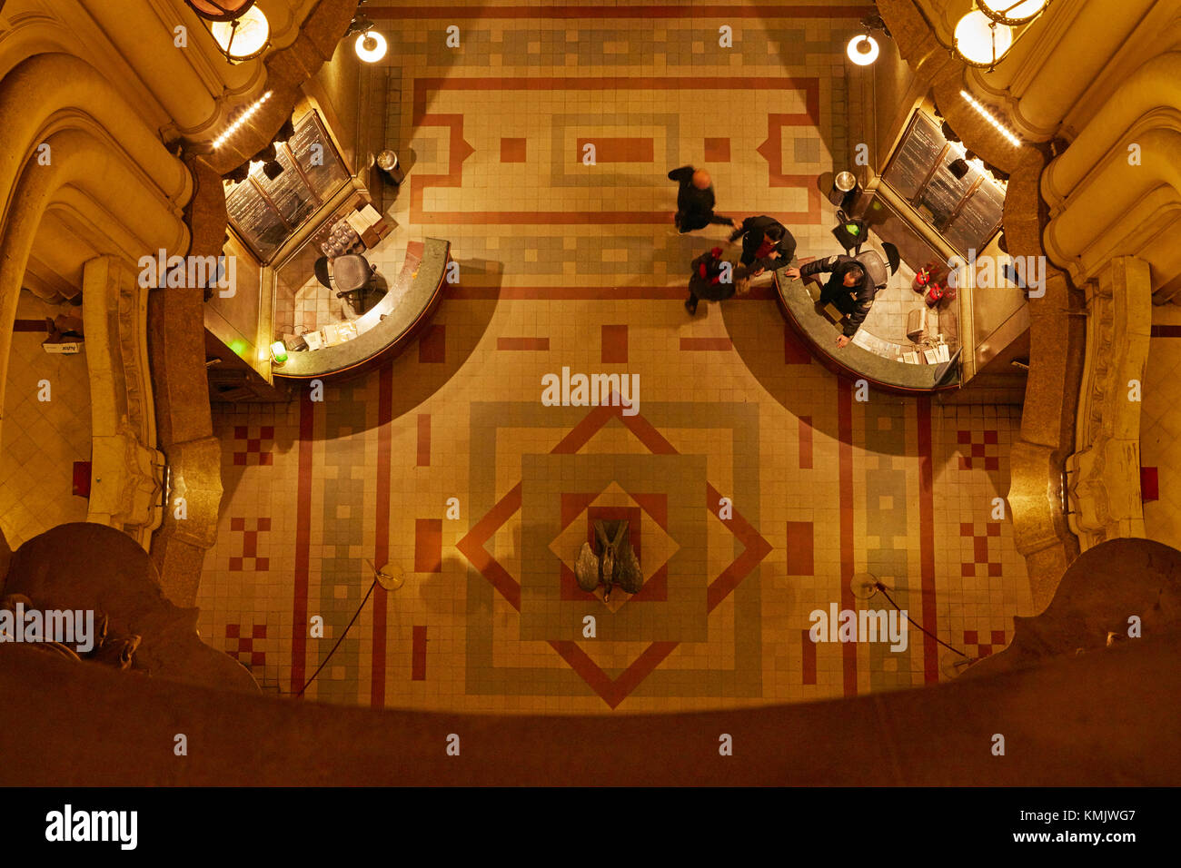 Atrium architecture hi-res stock photography and images - Alamy