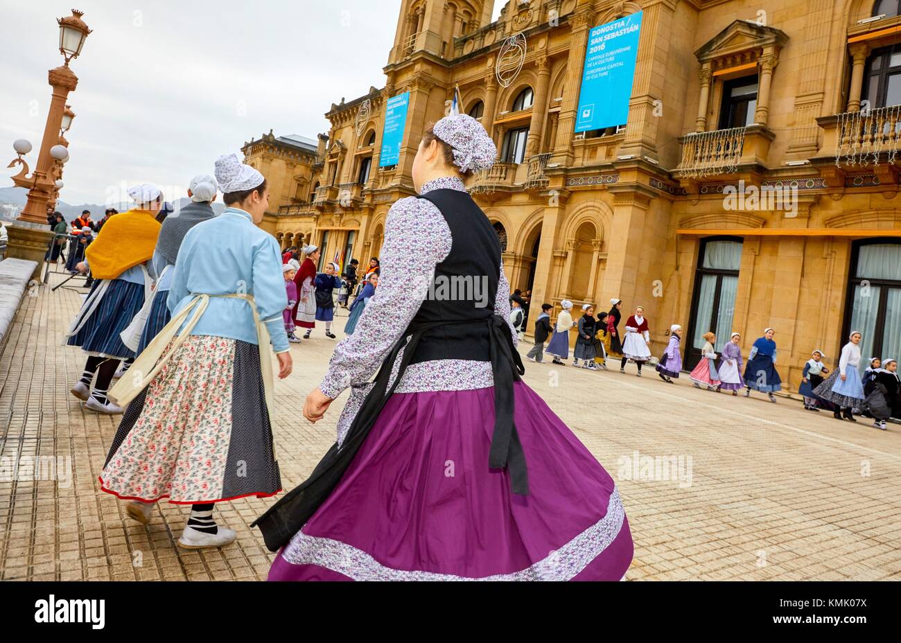 Basque dances and regional costumes, Olentzero, Christmas, Town hall ...