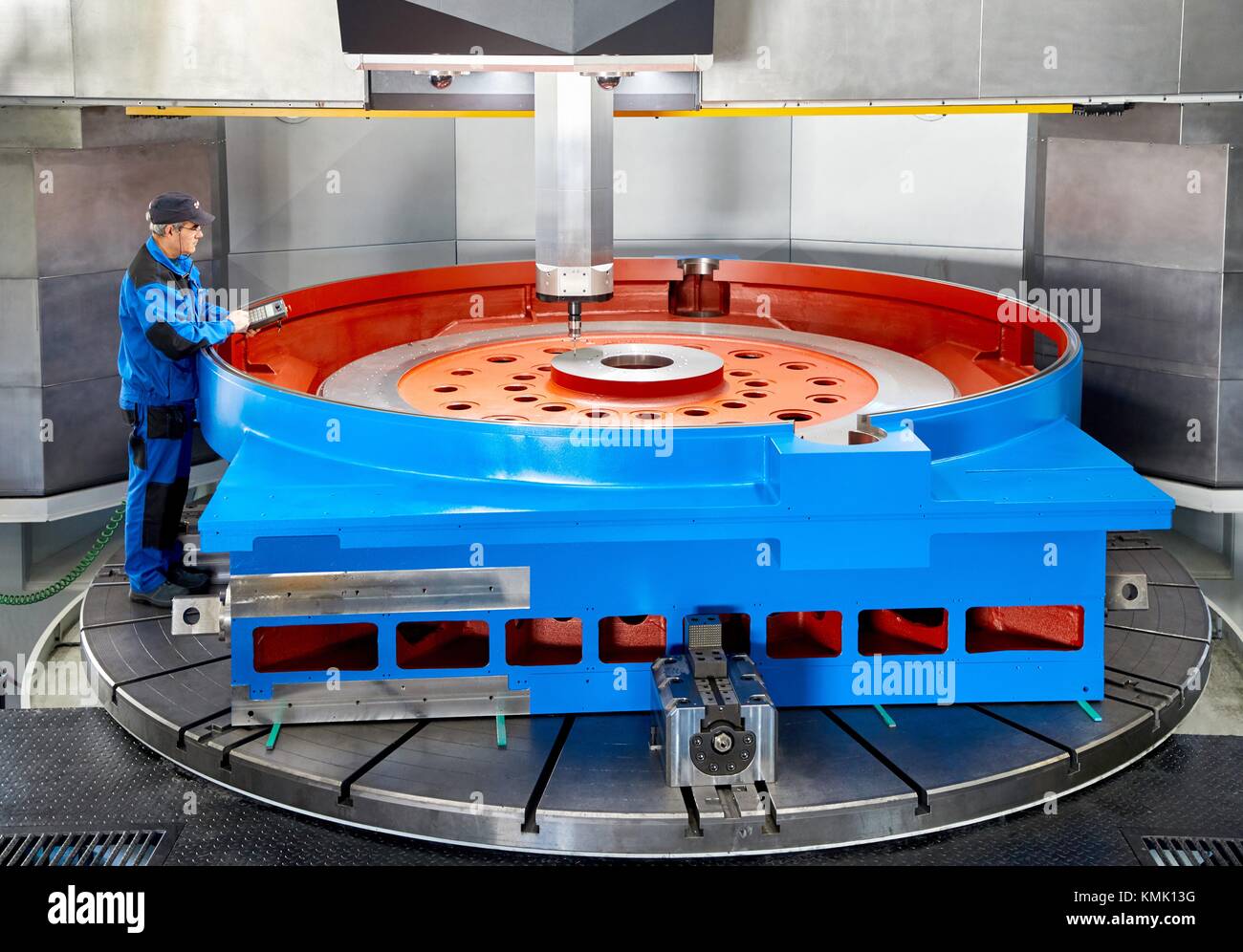 Vertical machining centre hi-res stock photography and images - Alamy