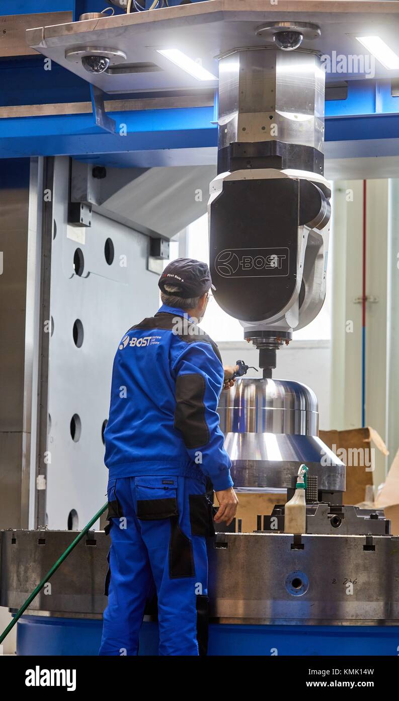 Vertical machining centre hi-res stock photography and images - Alamy