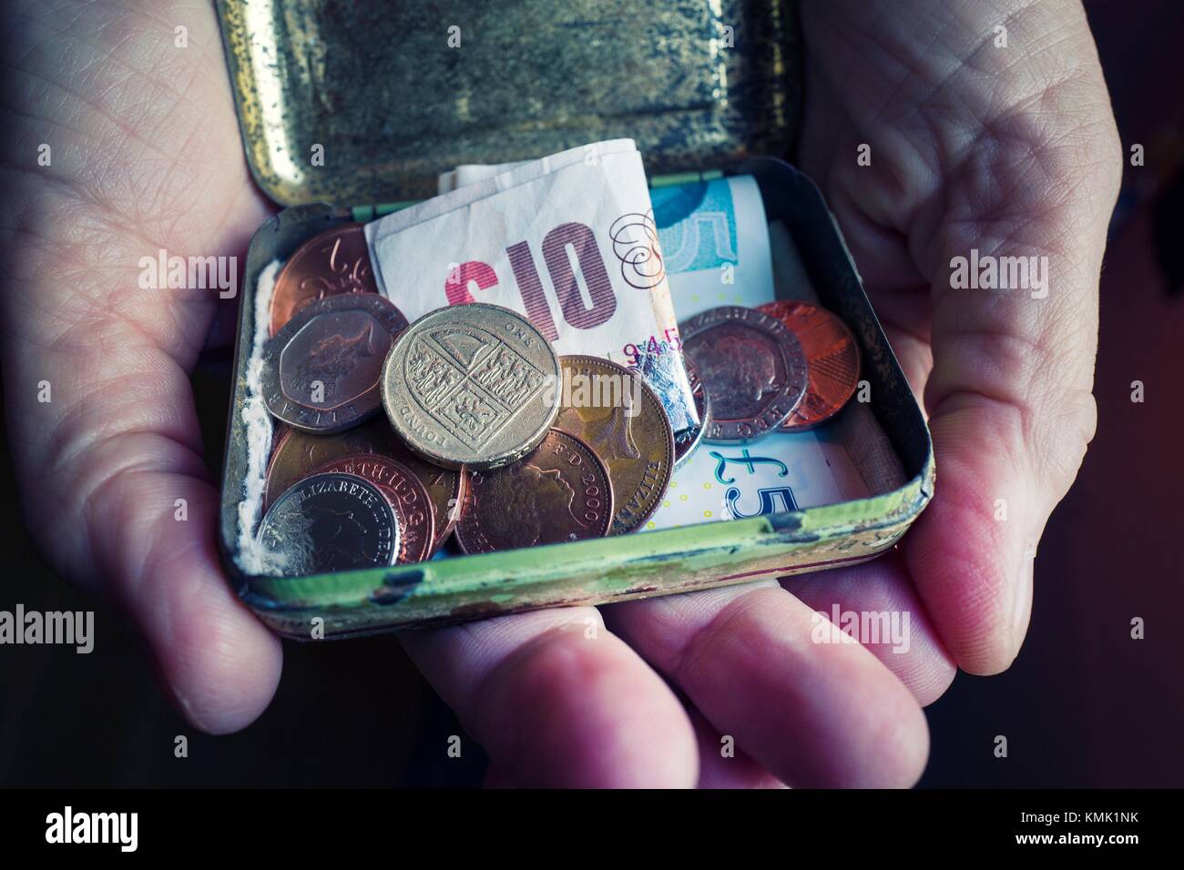 Pound coin hand woman hi-res stock photography and images - Alamy