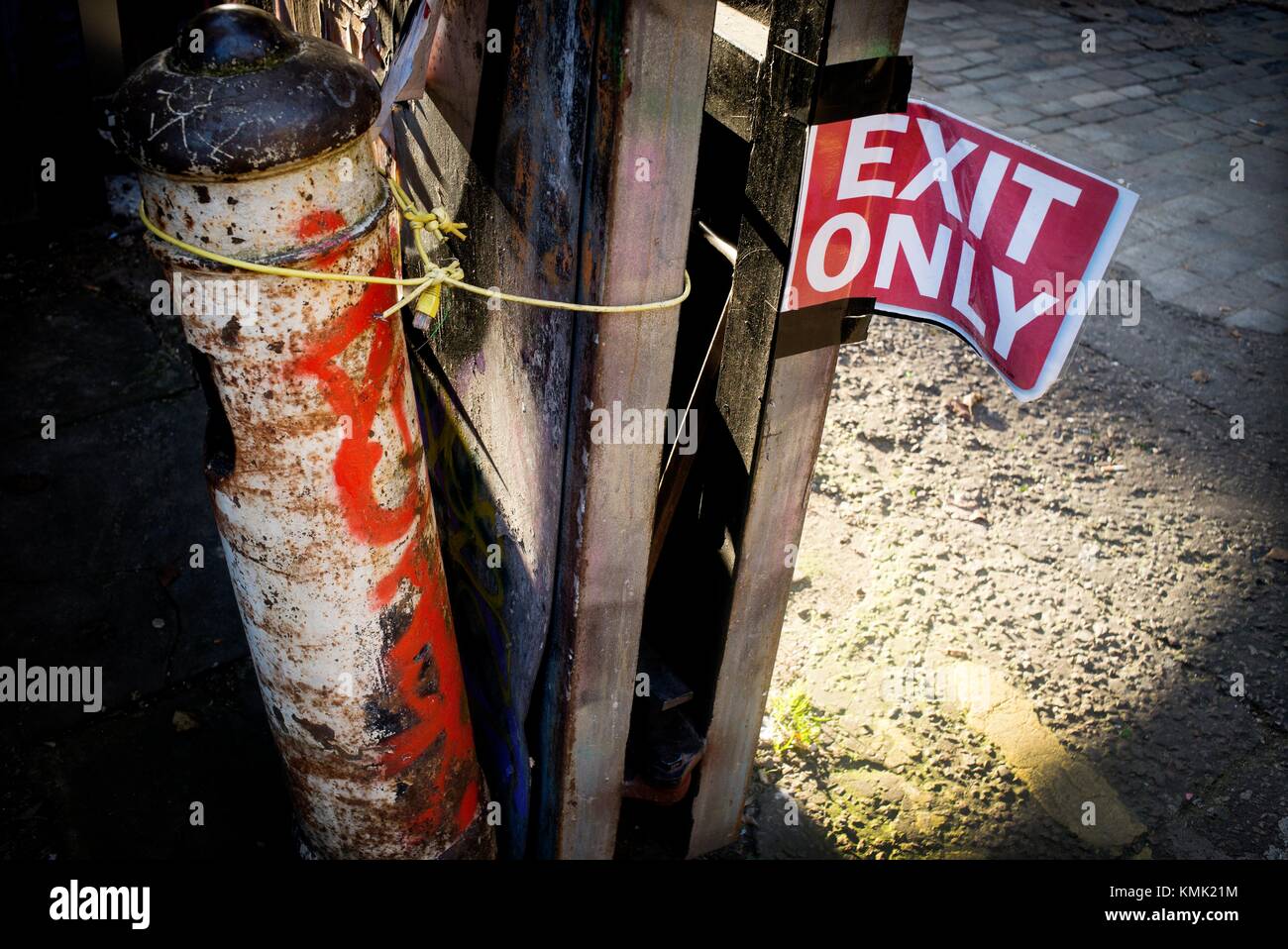 London exit sign hi-res stock photography and images - Alamy