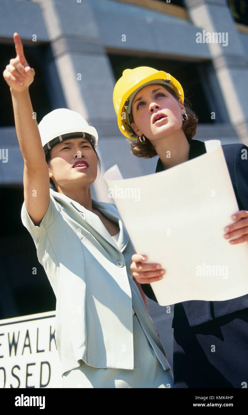 Two women architect with helmet and plan hi-res stock photography and ...