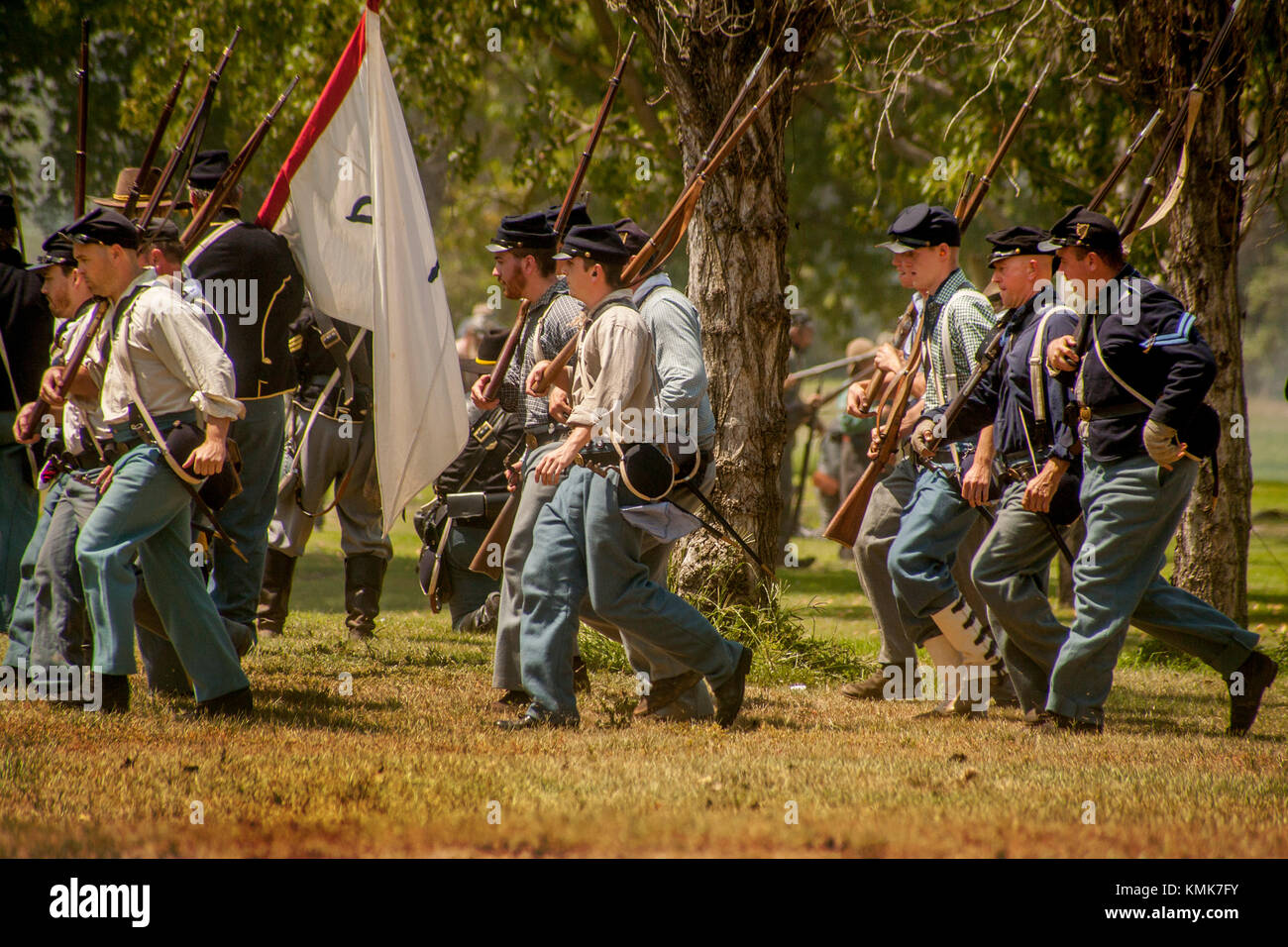 Civil war soldiers marching hi-res stock photography and images - Alamy