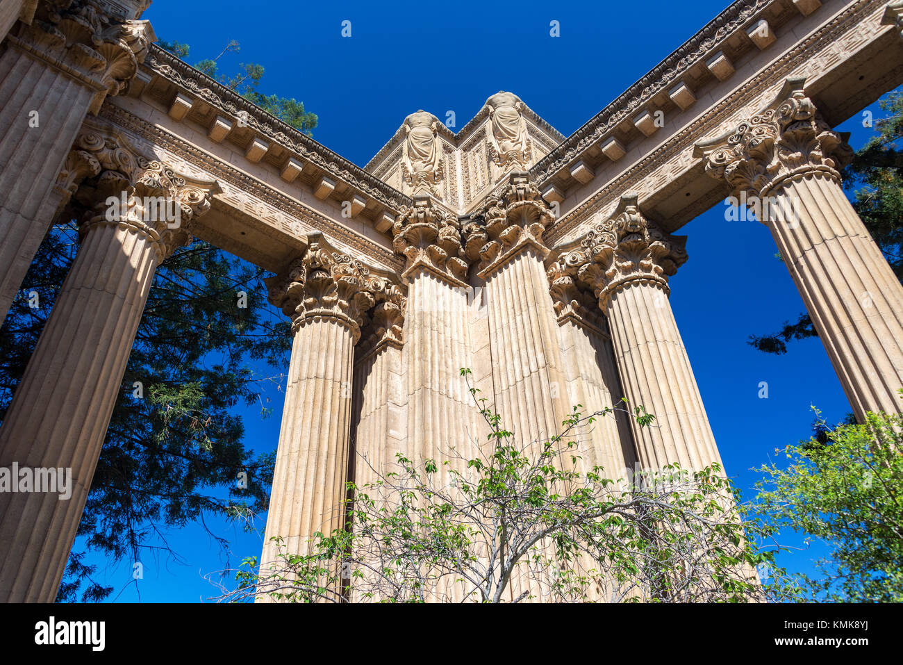 Ornate columns hi-res stock photography and images - Alamy