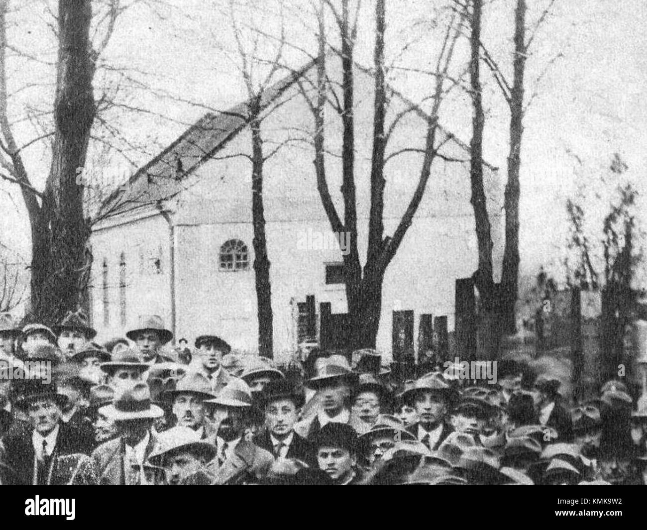 This photograph depicts the New Jewish Cemetery and its synagogue in ...