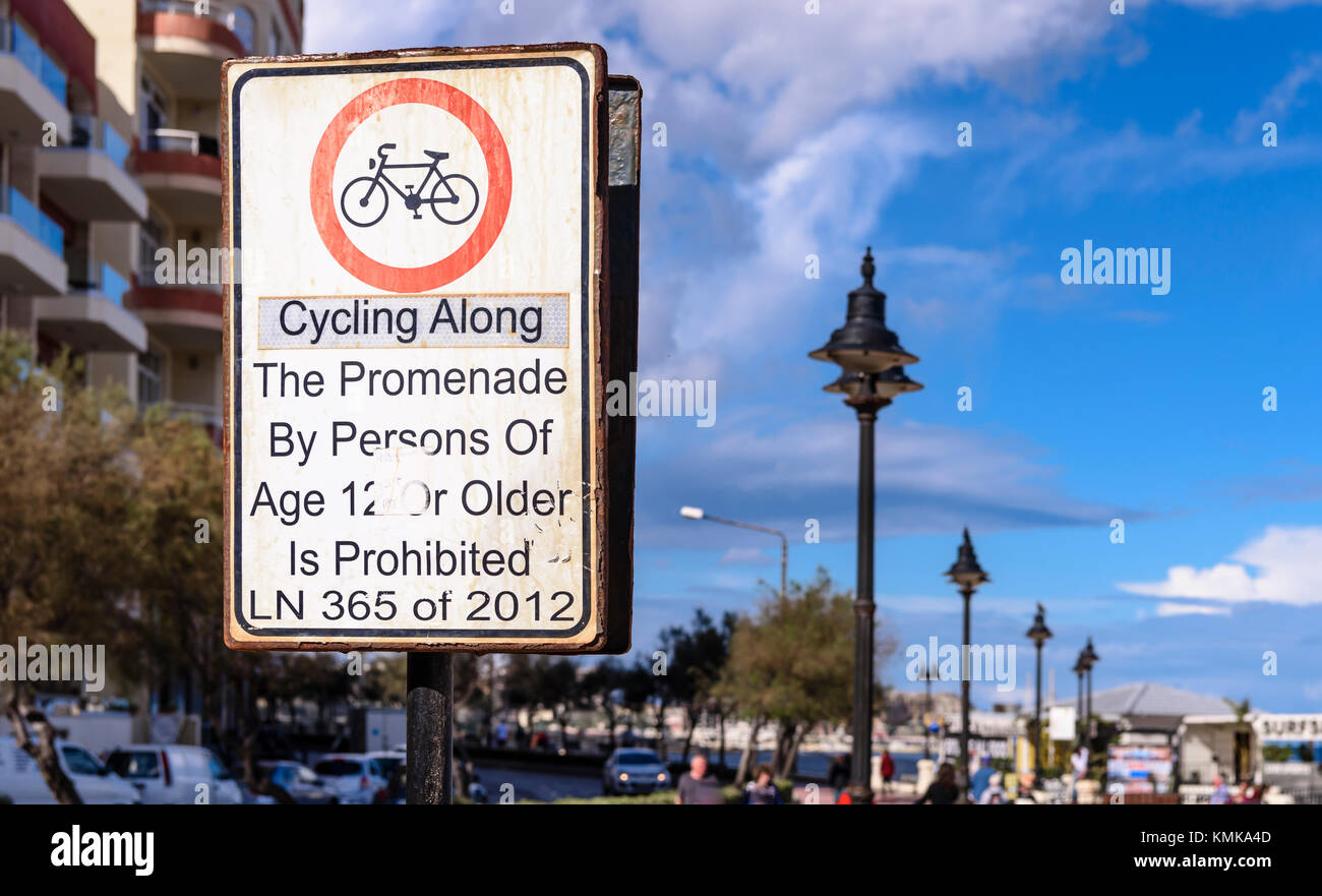 Teenagers only sign hi-res stock photography and images - Alamy