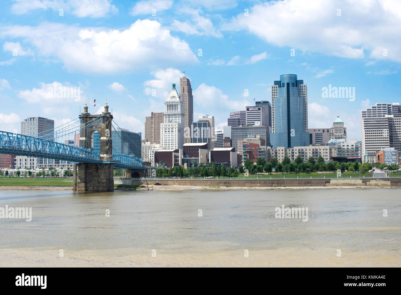 Summer cincinnati skyline hi-res stock photography and images - Alamy