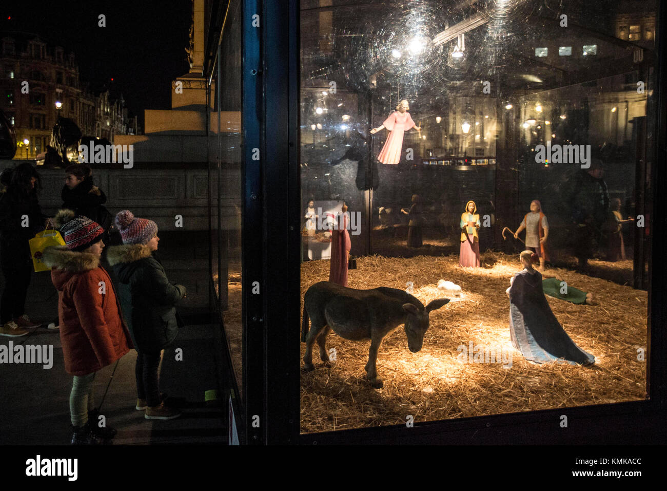 Children look at a model of a nativity scene in Trafalgar Square after ...