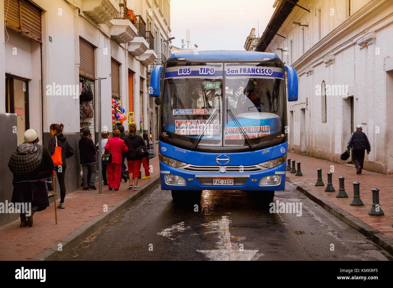 Bus in ecuador hi-res stock photography and images - Alamy