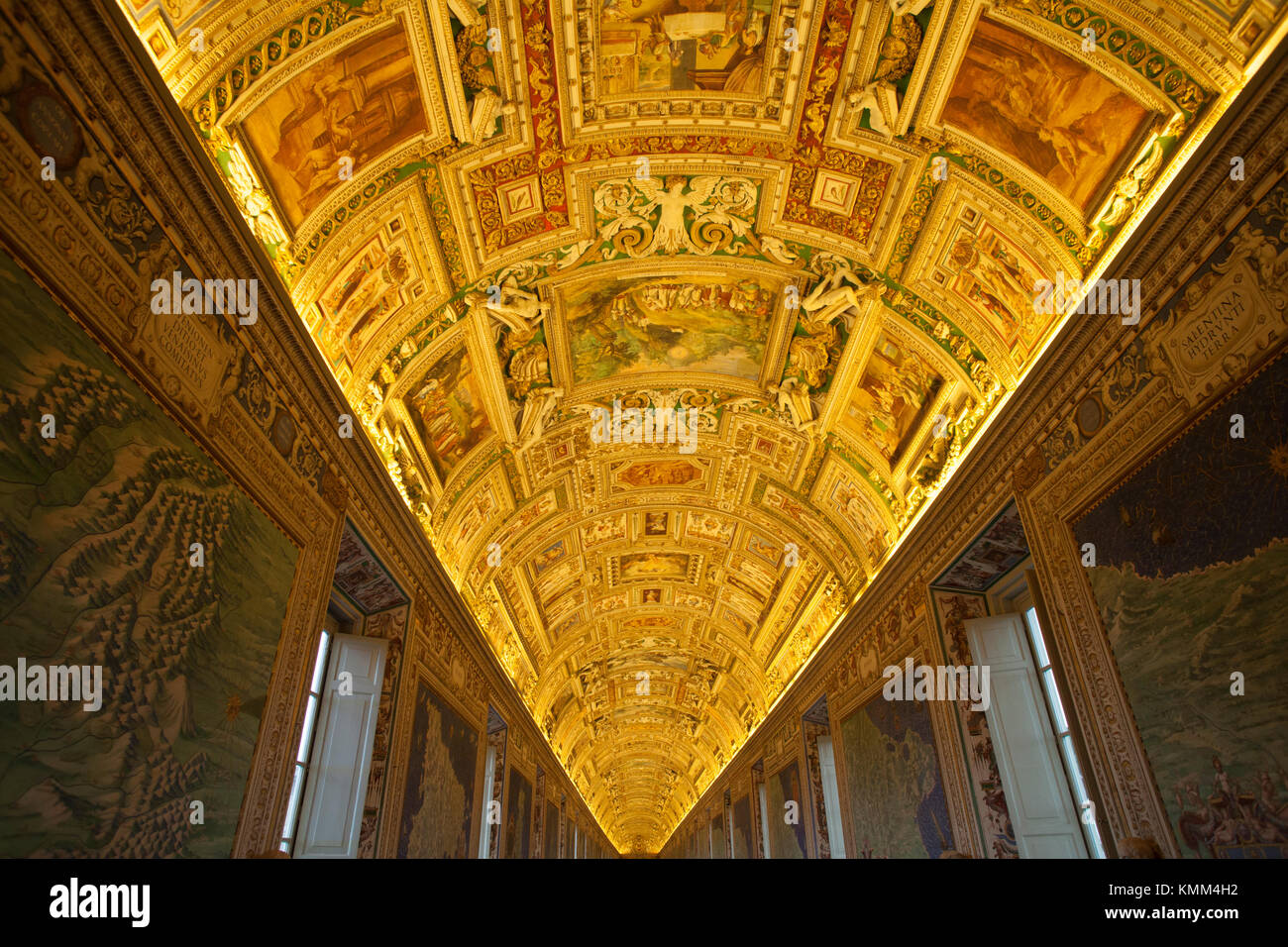 The illuminated ceiling of the Gallery of Maps in the Vatican Museums, Rome Stock Photo - Alamy