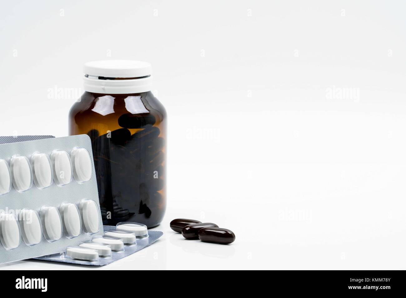 Multivitamin tablets hi-res stock photography and images - Alamy