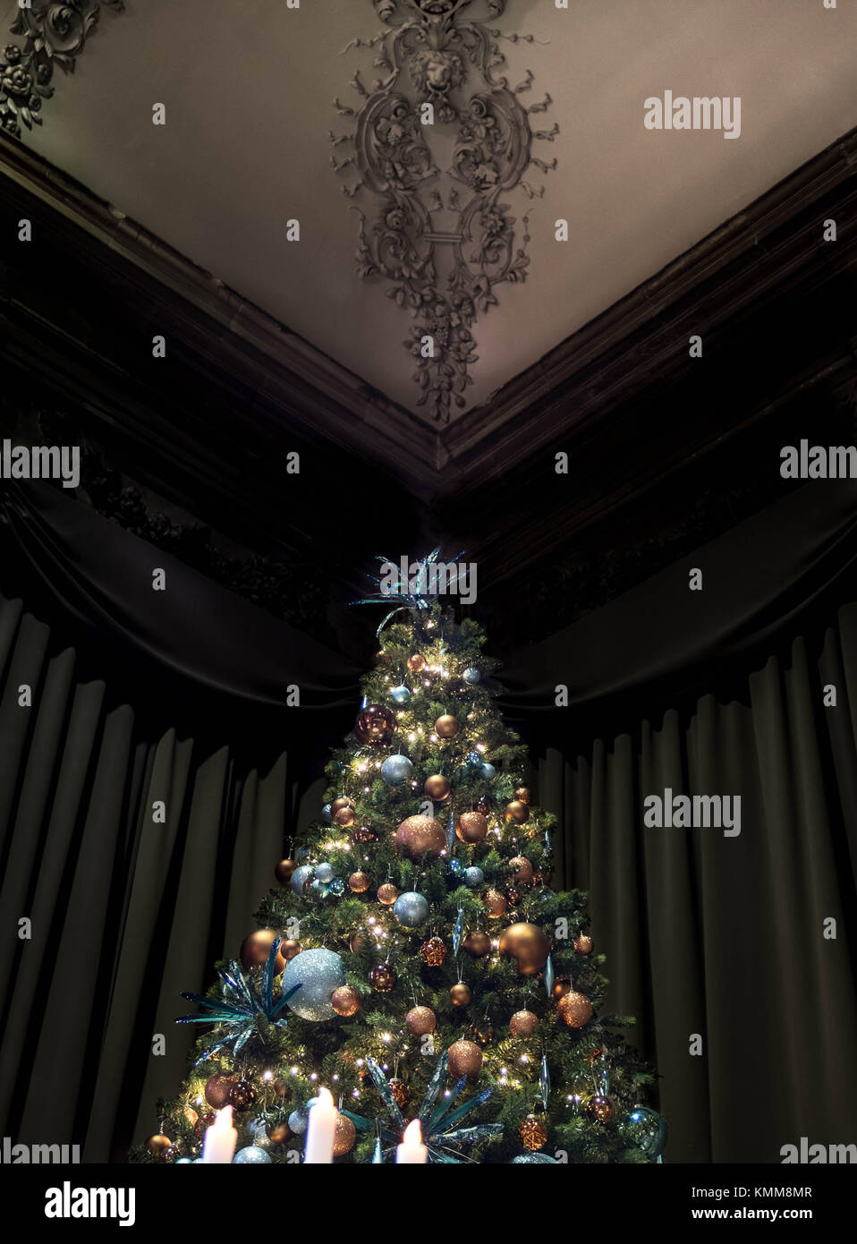 Christmas decorations in an English country house Stock Photo - Alamy