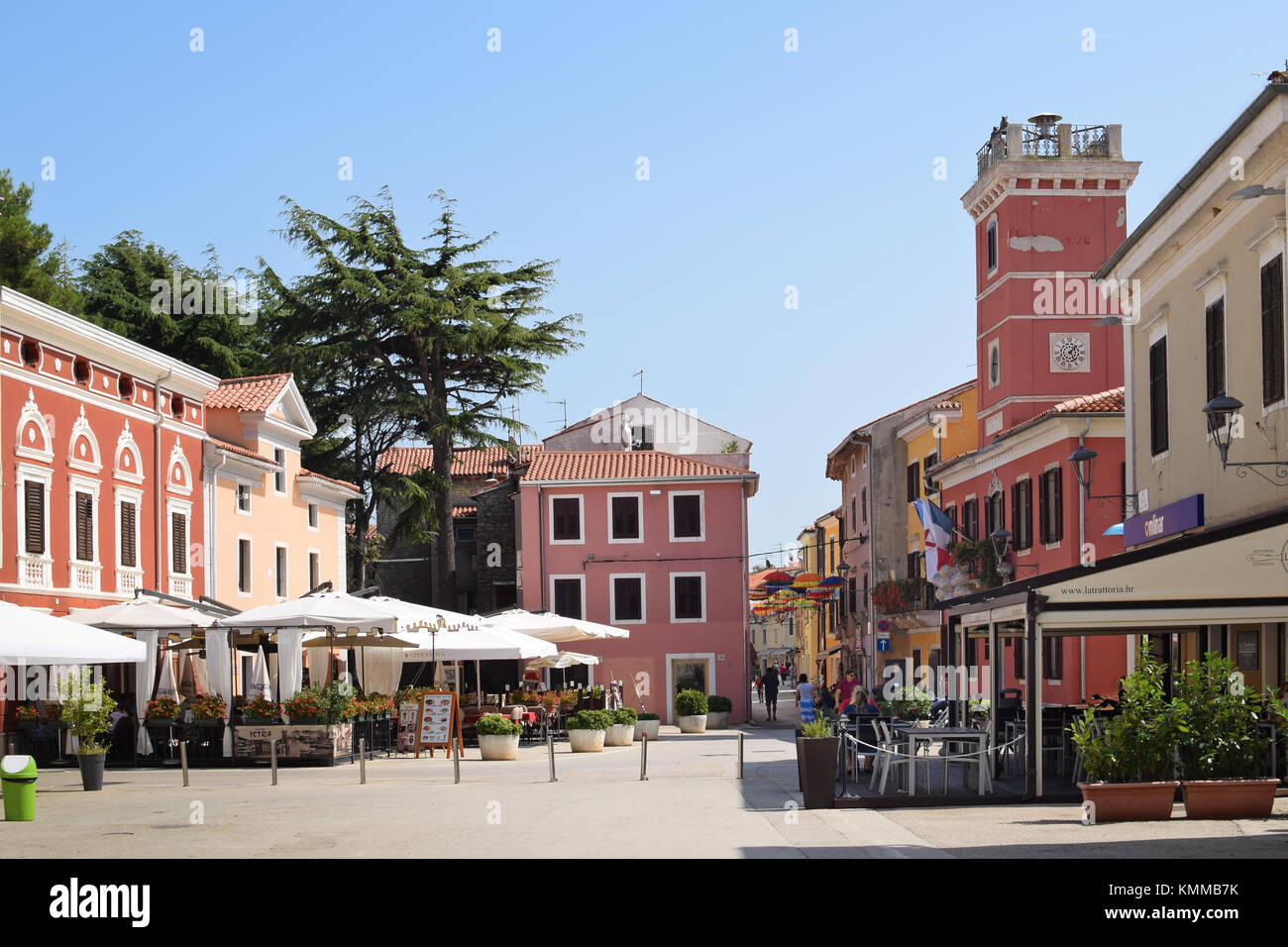 NOVIGRAD, CROATIA - SEPTEMBER 1, 2017: Quiet square in Novigrad ...