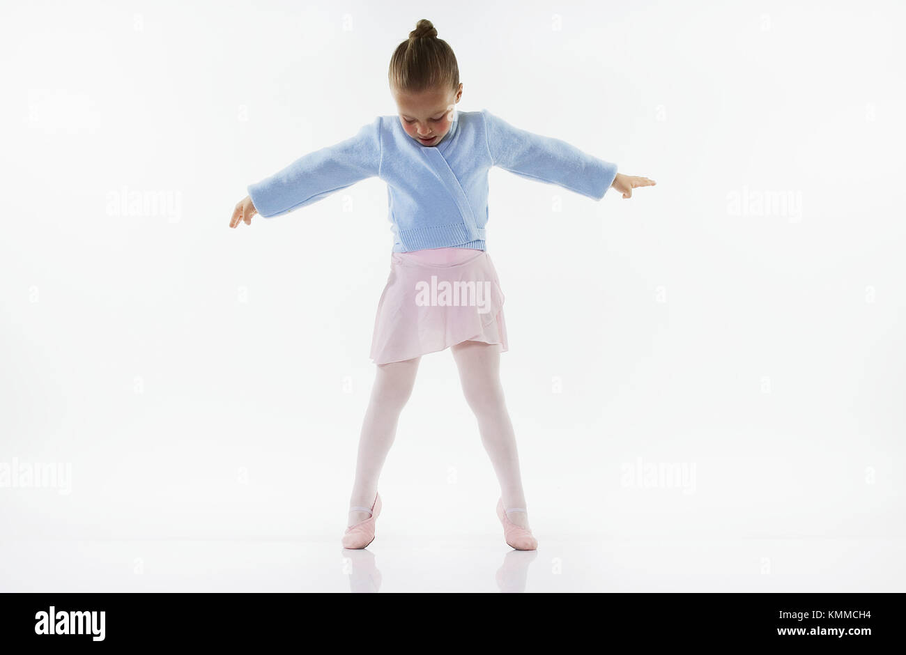 Tiptoeing children hi-res stock photography and images - Alamy