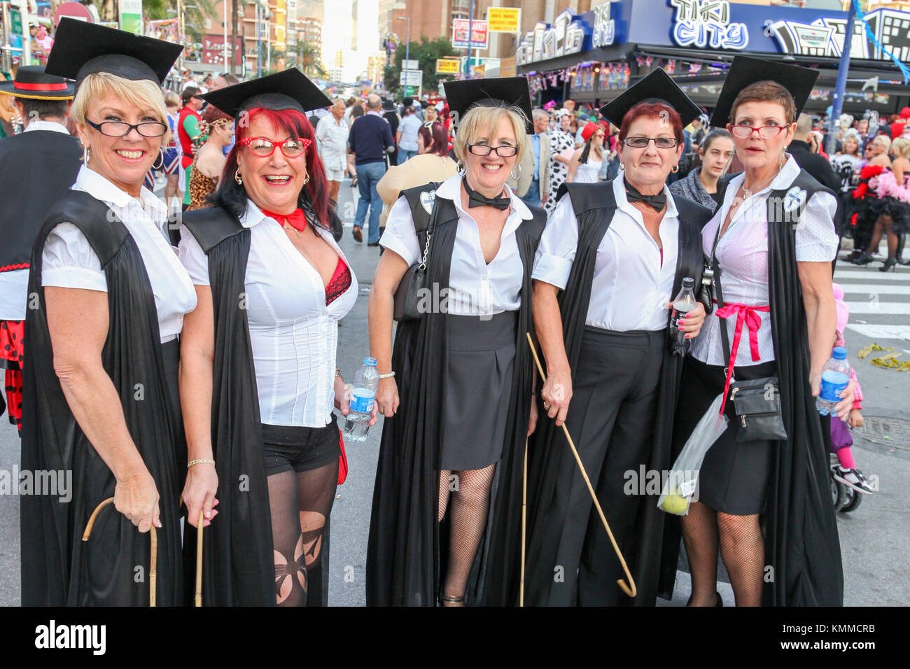 Party crowds hi-res stock photography and images - Alamy