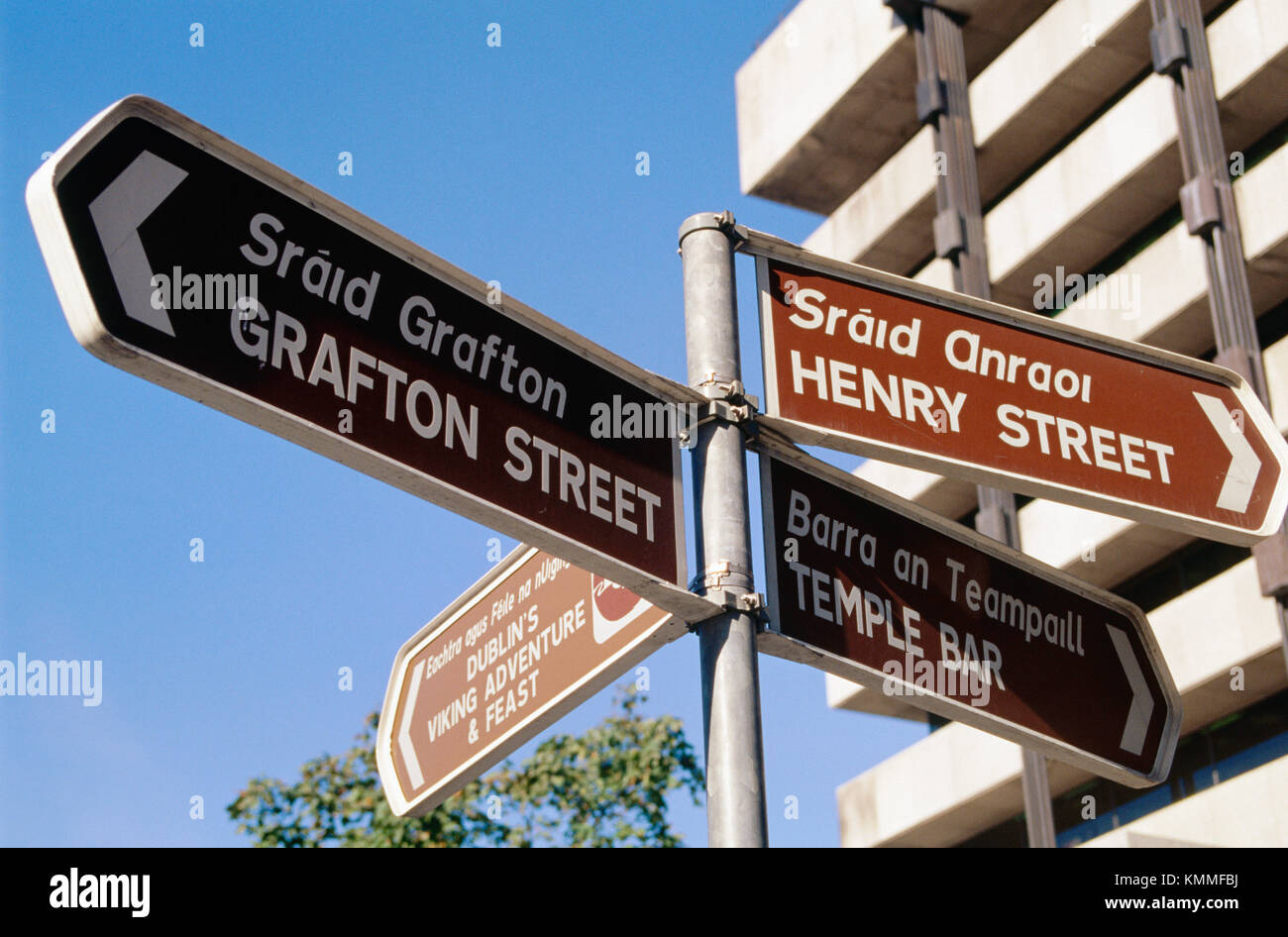 English gaelic bi lingual sign hi-res stock photography and images - Alamy