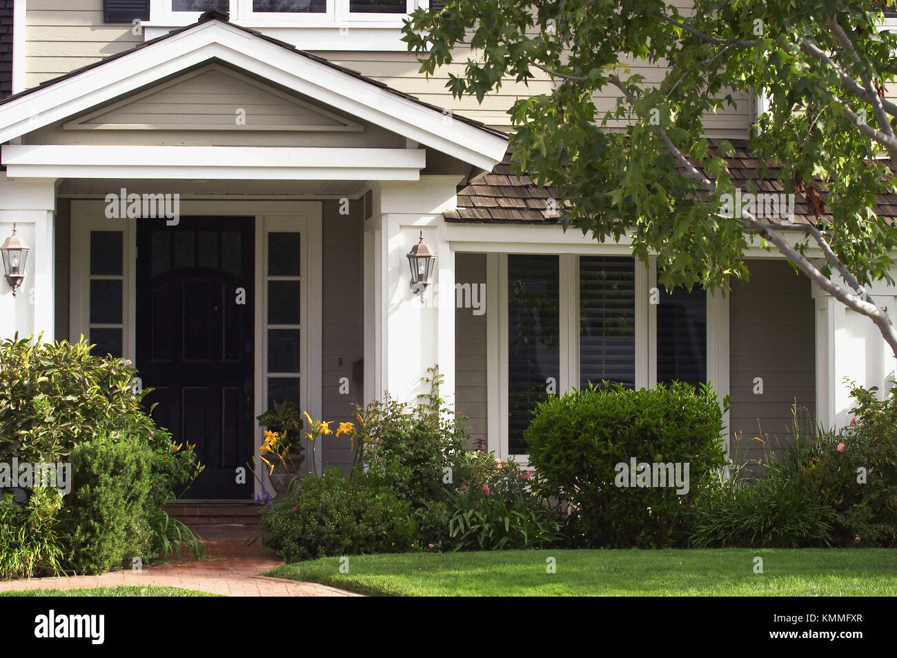 Elegant home exterior hi-res stock photography and images - Alamy