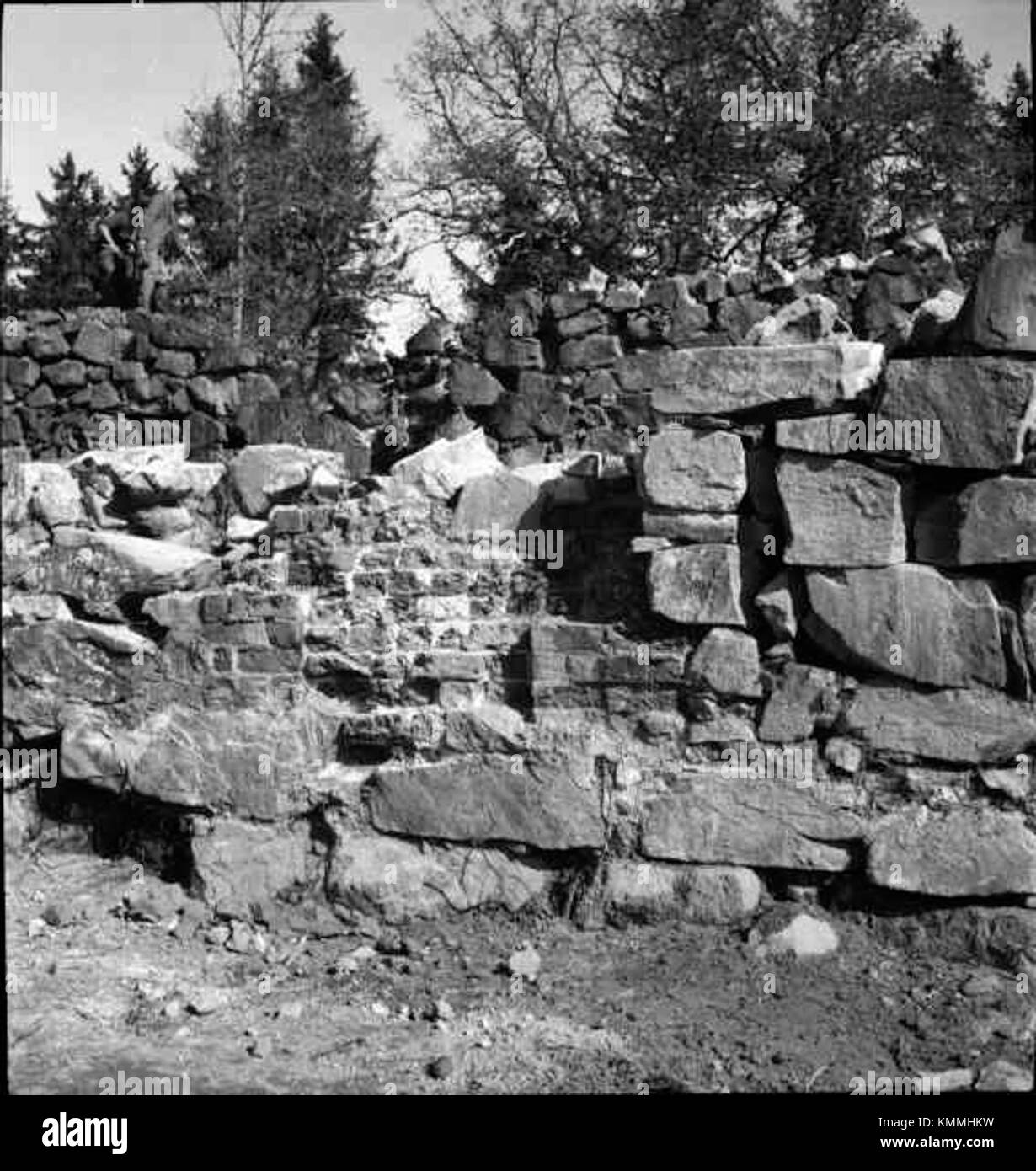 Photograph of the Ukna Church ruins, cataloged under KMB 16000200134071 ...