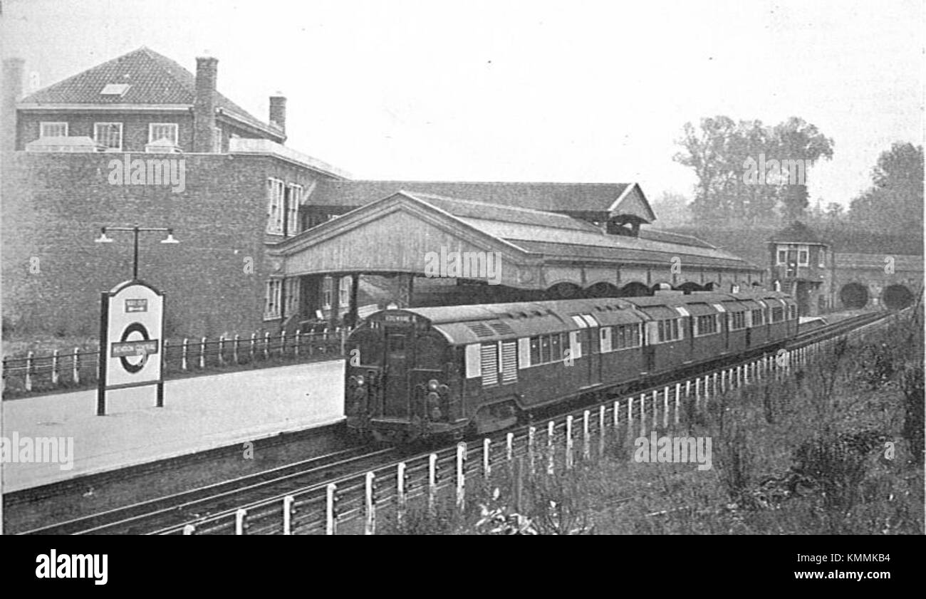 Hendon central hi-res stock photography and images - Alamy