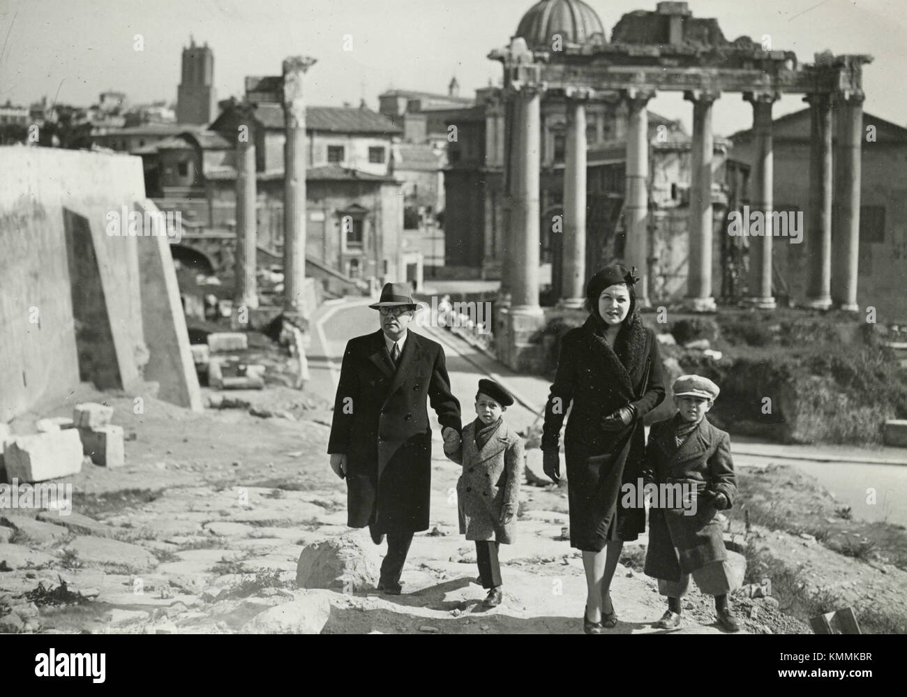 1930s family hi-res stock photography and images - Alamy