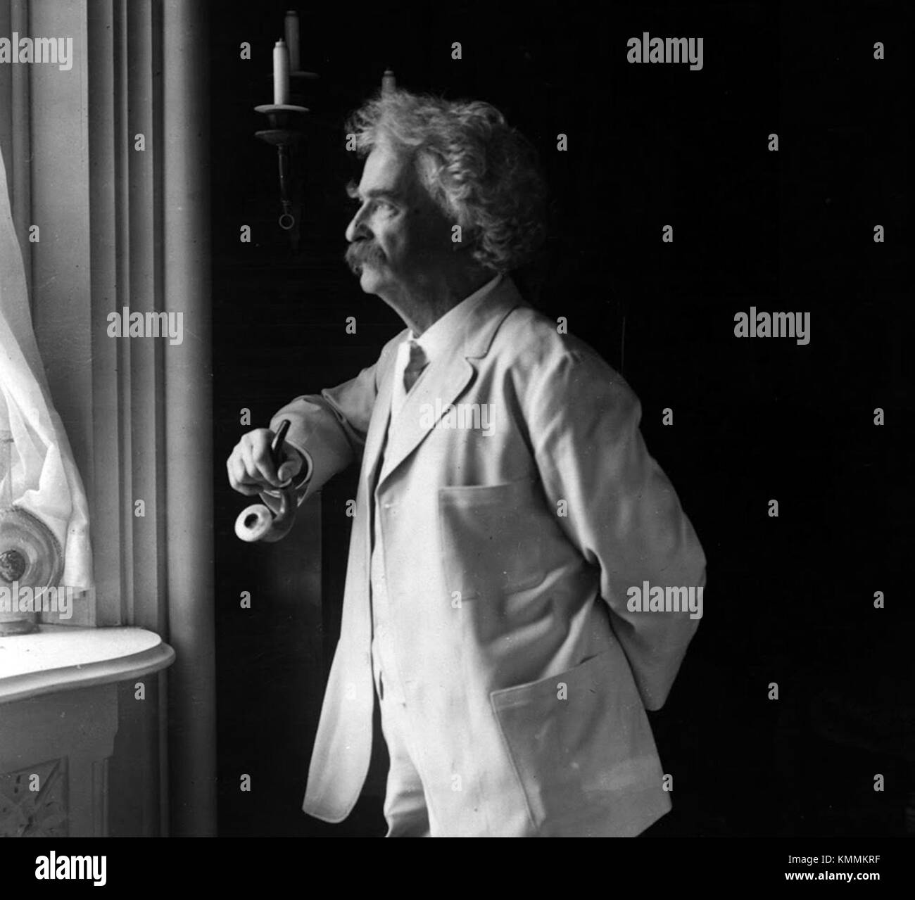 A 1907 portrait of Mark Twain, captured by photographer Underwood ...